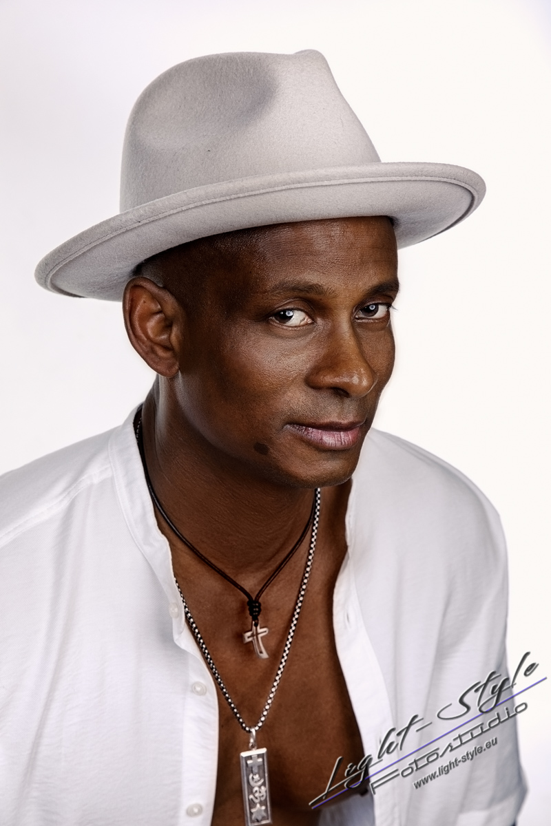 Alberto-Fashion-Maennerportraet-2021-104 – Fotostudio Light-Style`s Blog